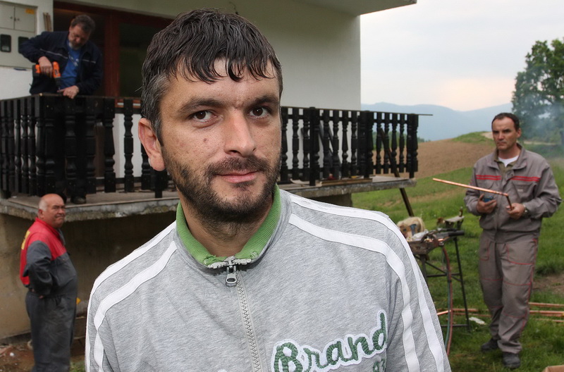 СЕЋАТЕ ЛИ СЕ ЦВЕТКА РИСТИЋА: Дечак је остао сам у кући, а сад је човек ...