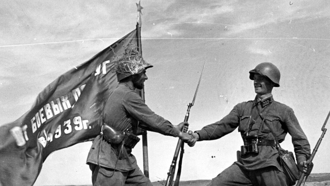 Без права на заборав: Одбрана победе и историје Црвене армије - ИСКРА